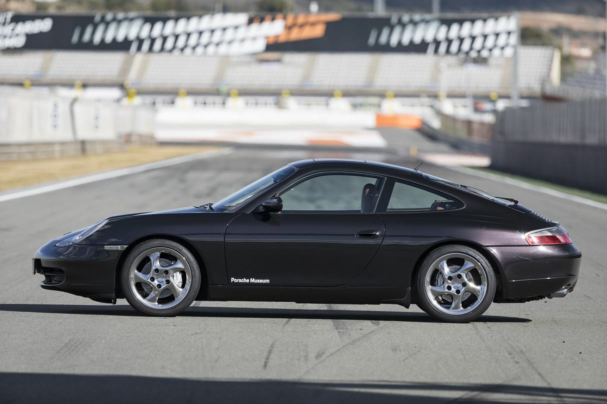 25 лет платформе 996: 7 фактов о культовой модели Porsche 911.